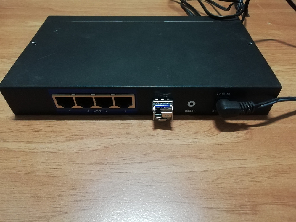 Маршрутизатoр D-Link DIR-100/F (Fiber) - Електроніка, Комп'ютери, Інше в Києві на BAZAR.ua